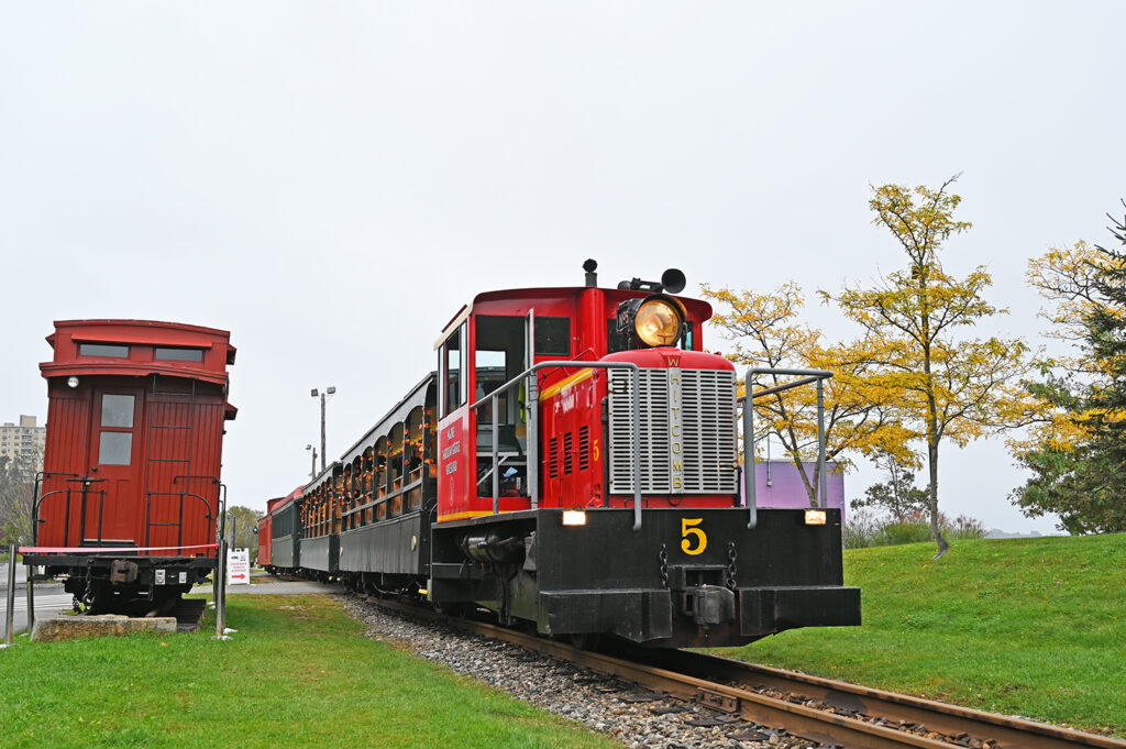 Hours and Fees | Maine Narrow Gauge Railroad Co. & Museum