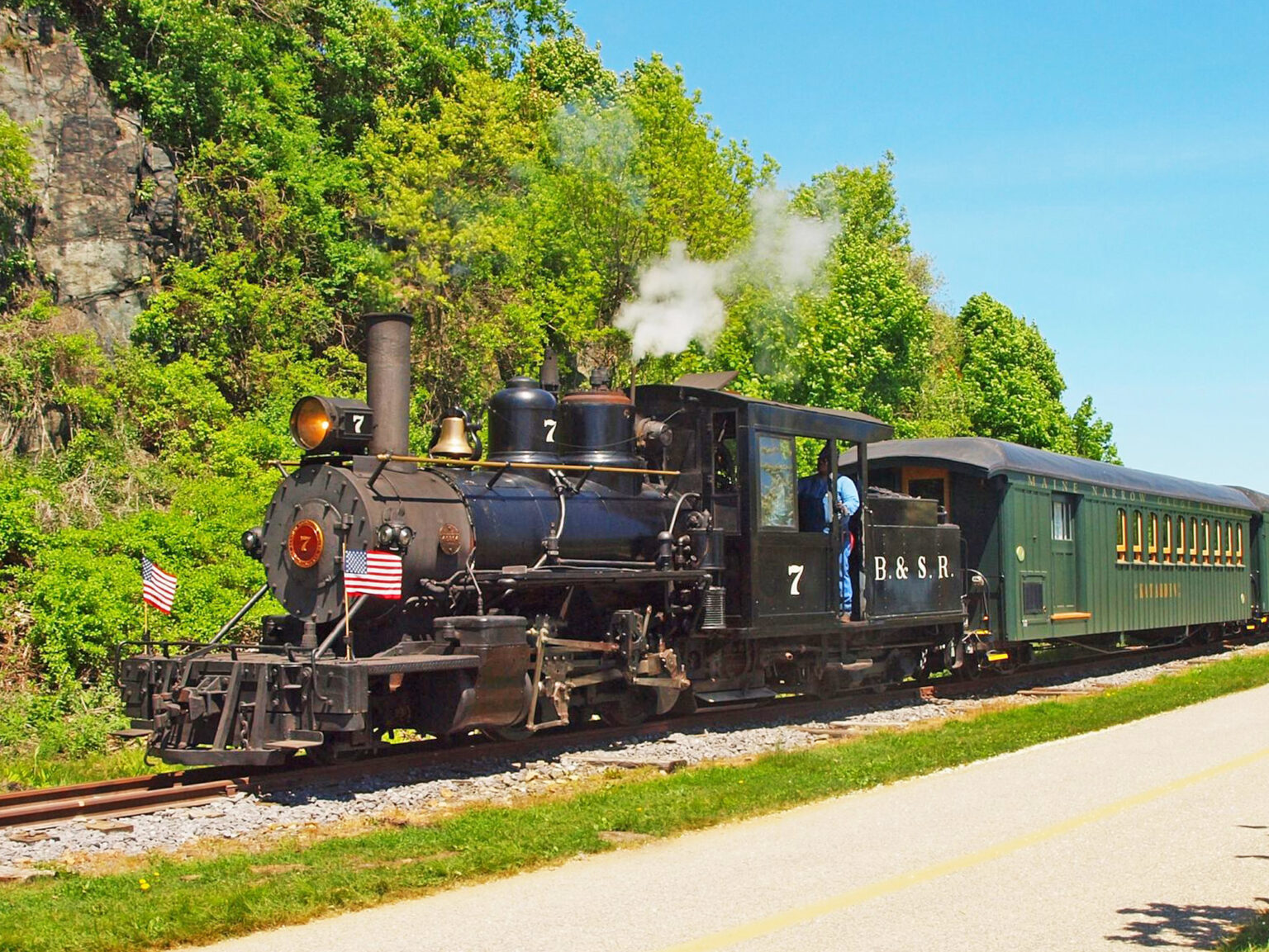 Hours and Fees | Maine Narrow Gauge Railroad Co. & Museum